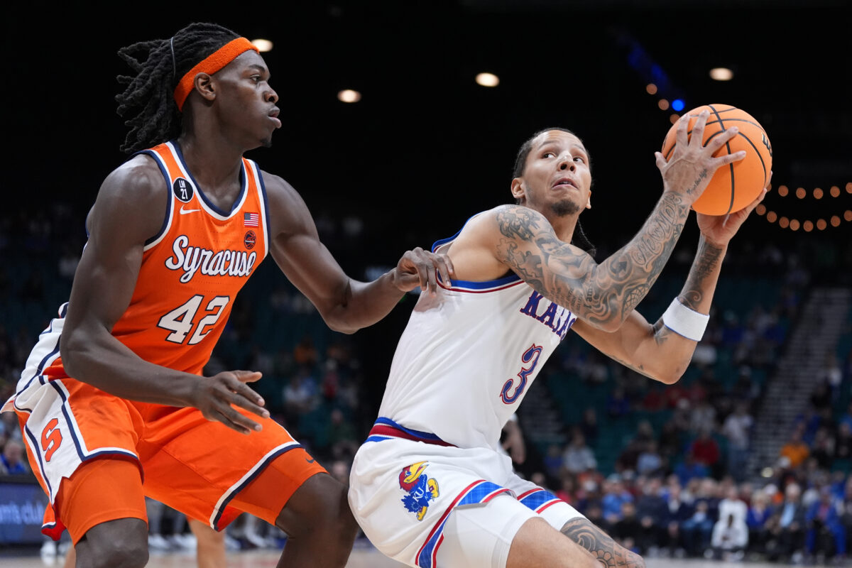 White’s clutch plays secure KU’s win over Syracuse, 71-60 - KU Sports